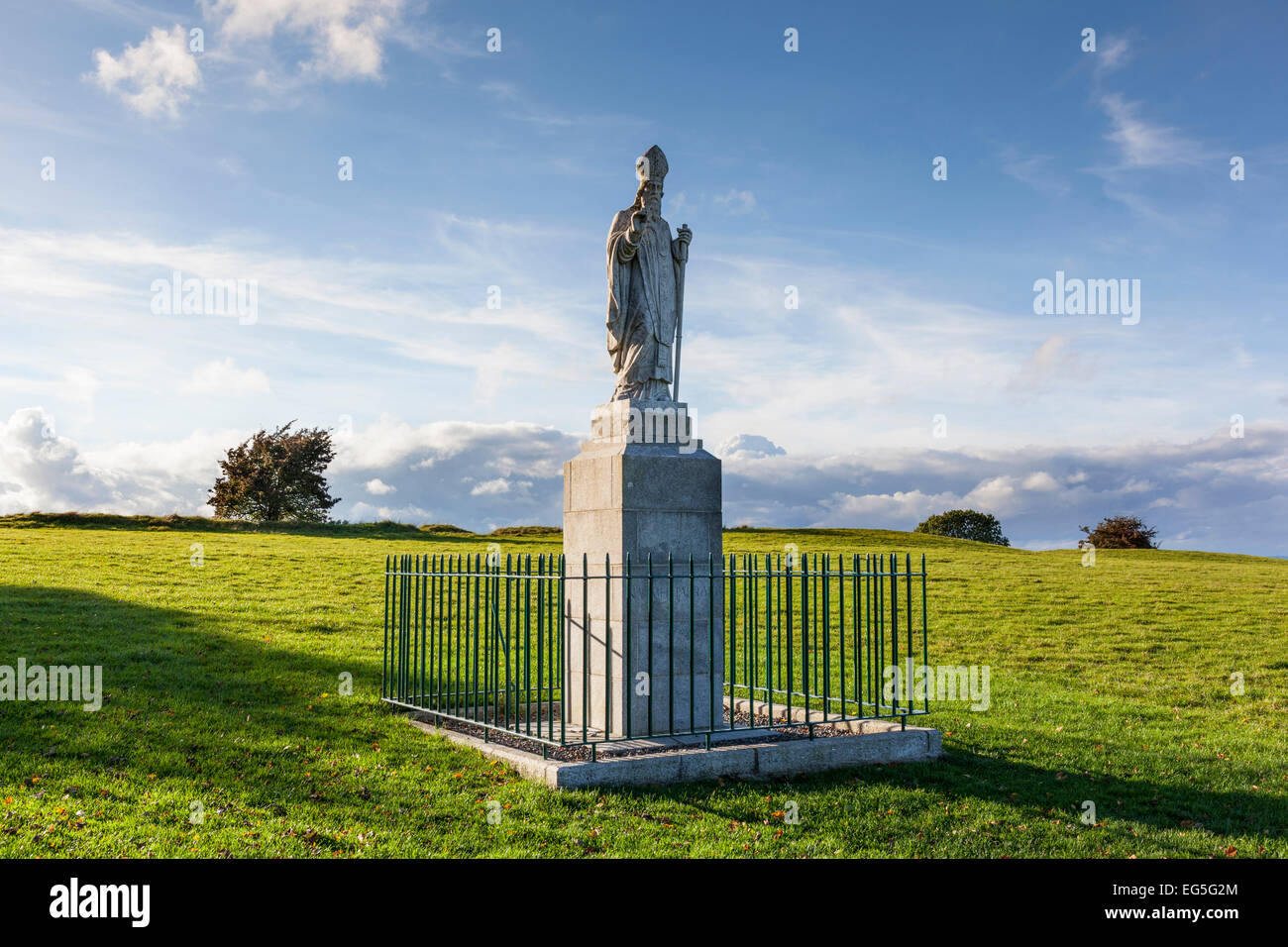 Saint patrick statue hi-res stock photography and images - Alamy