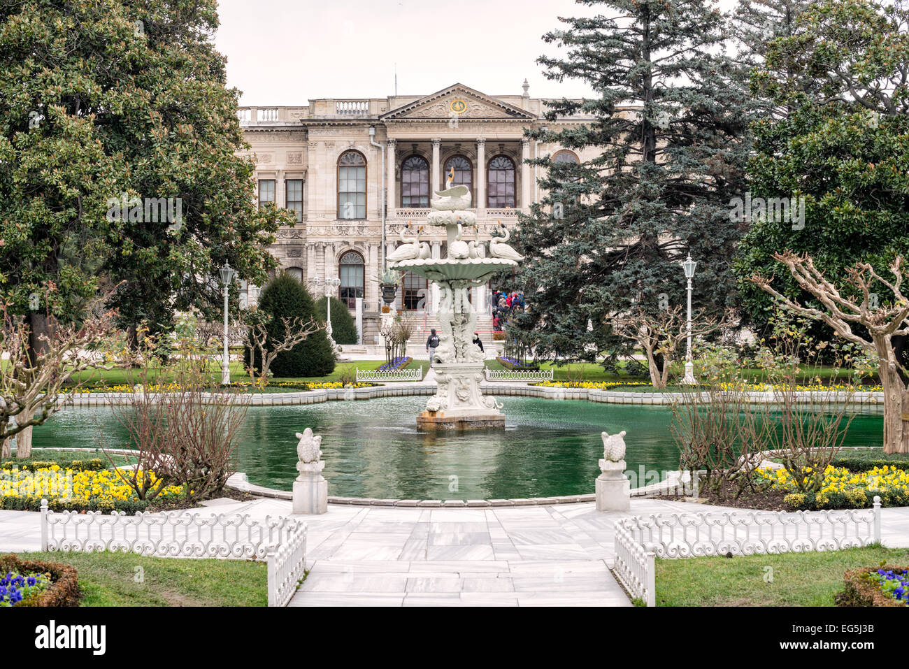 Islamic architecture fountain hi-res stock photography and images - Alamy