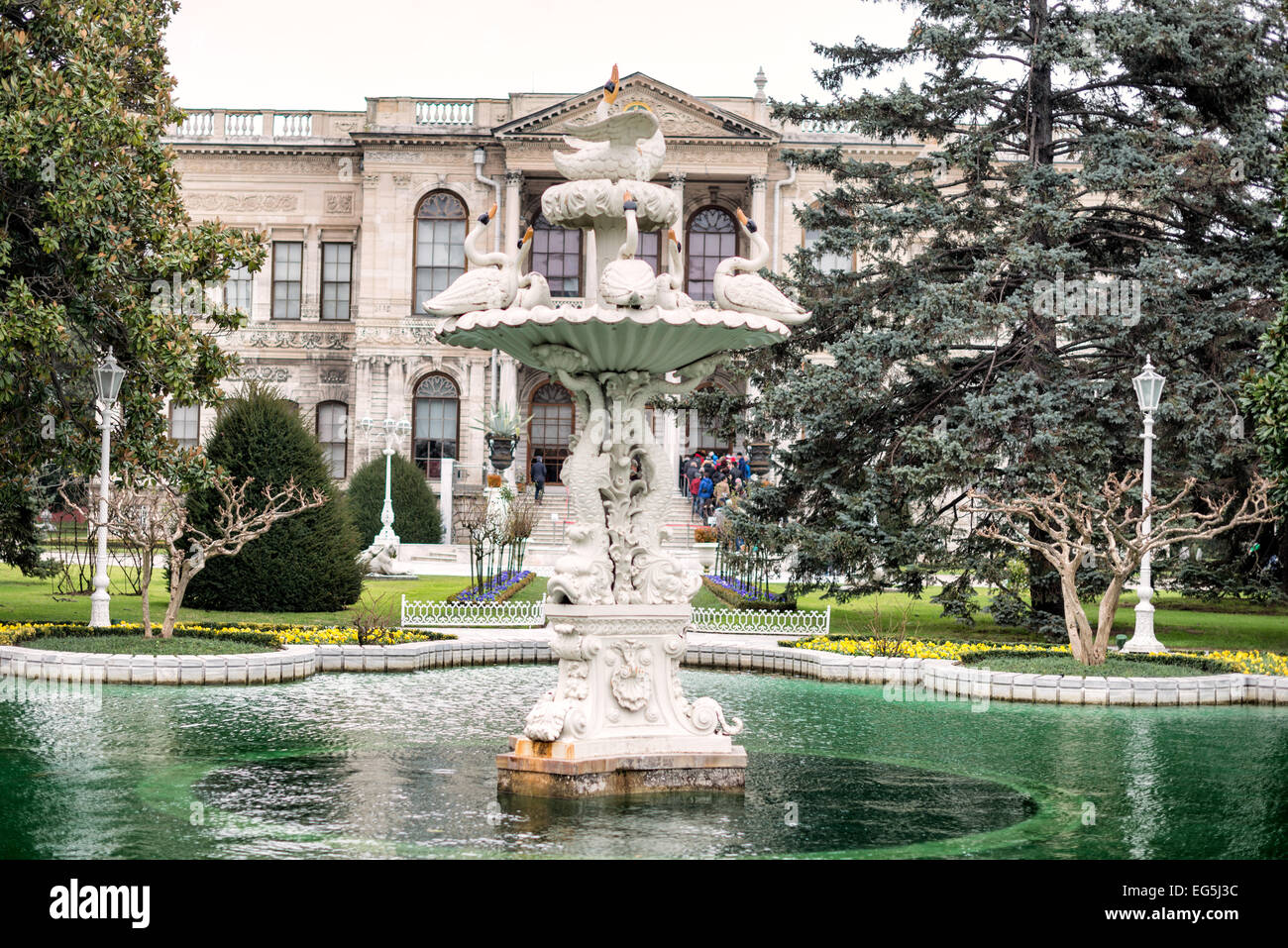 Islamic architecture fountain hi-res stock photography and images - Alamy
