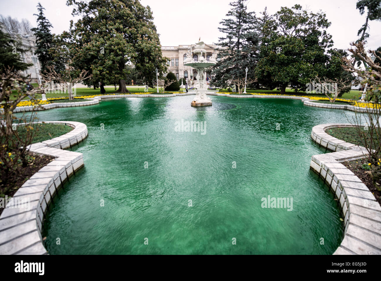 Islamic architecture fountain hi-res stock photography and images - Alamy