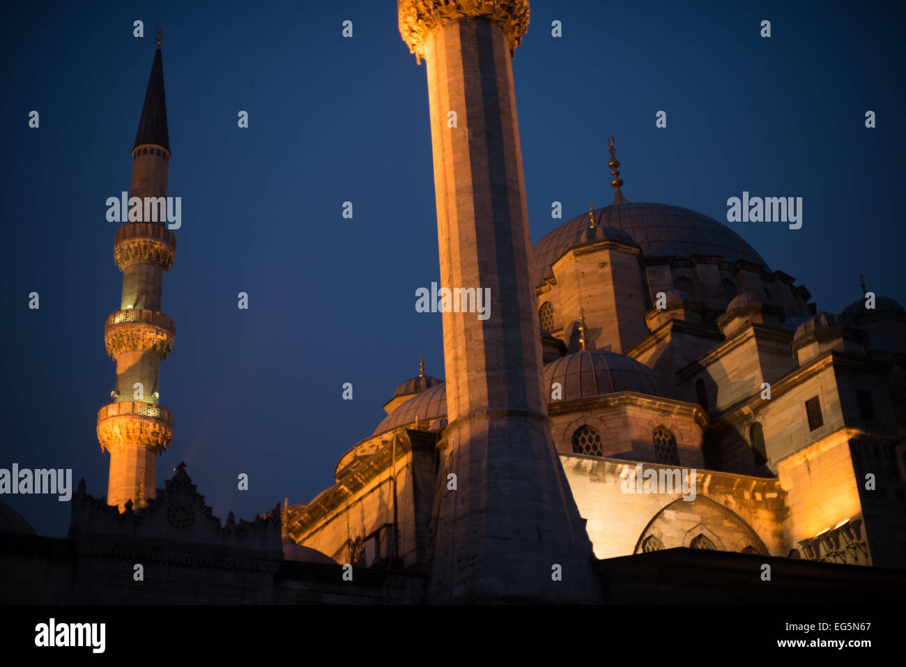ISTANBUL, Turkey — The sahn (courtyard) of Yeni Camii (also known as ...