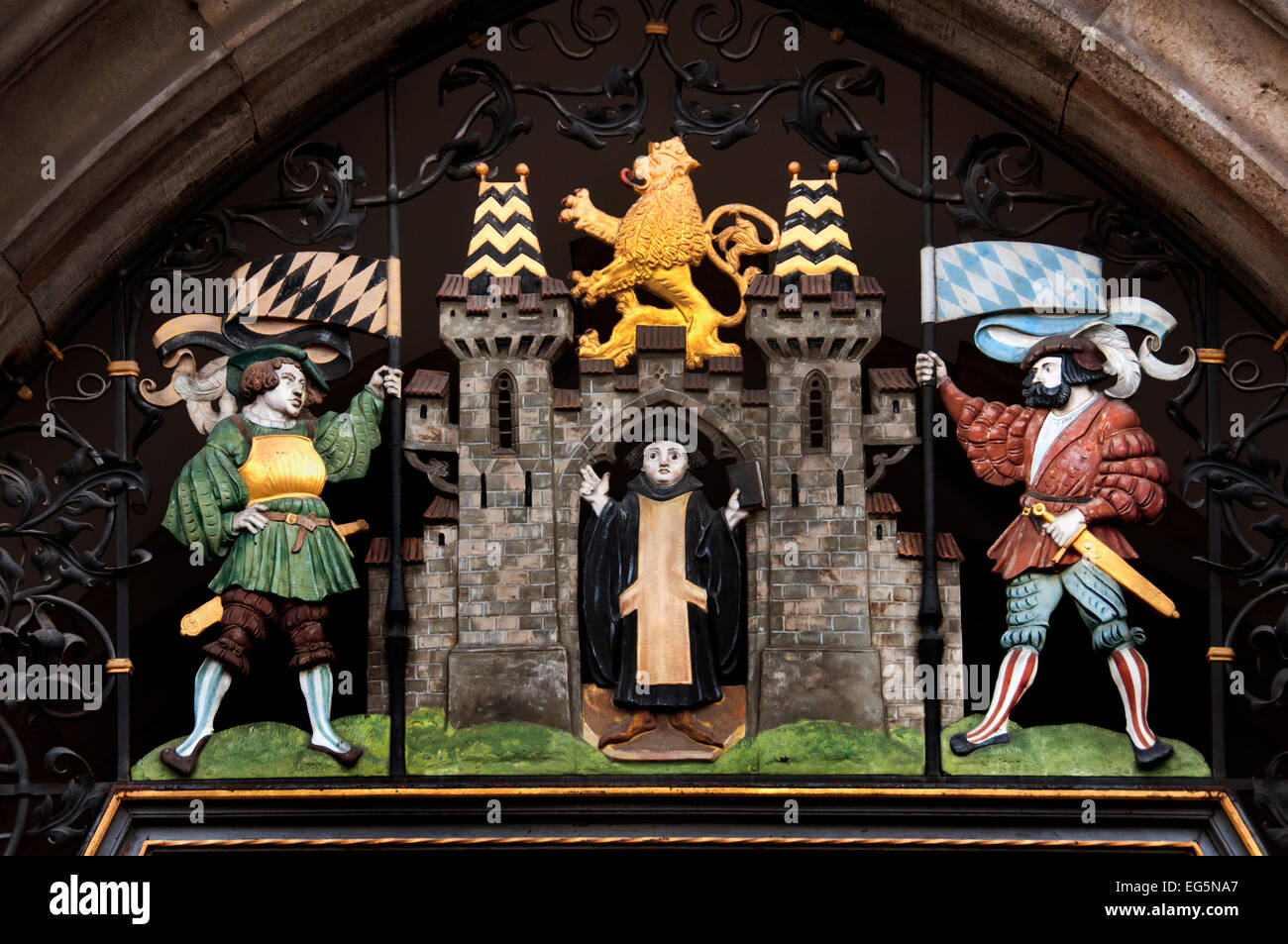 Town neues rathaus hi-res stock photography and images - Alamy