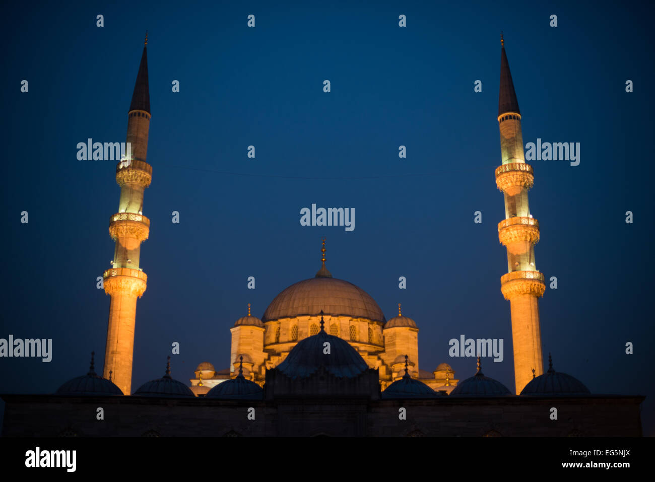 ISTANBUL, Turkey — The sahn (courtyard) of Yeni Camii (also known as ...