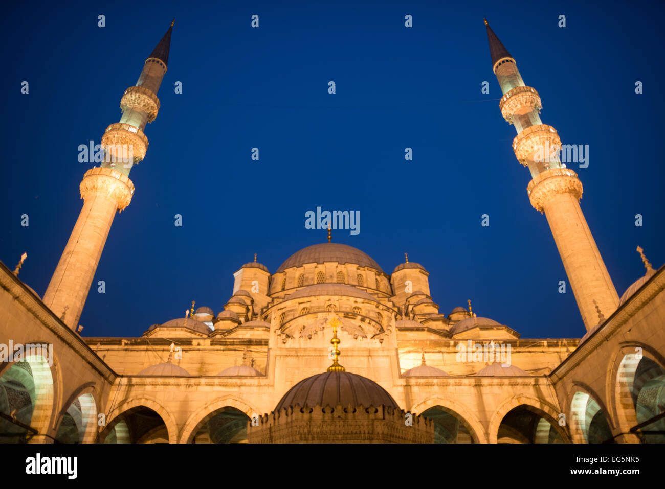 ISTANBUL, Turkey — The sahn (courtyard) of Yeni Camii (also known as ...