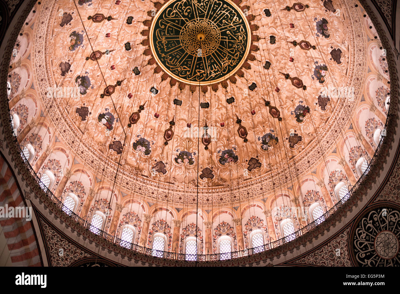 Calligraphy in islamic architecture hi-res stock photography and images ...