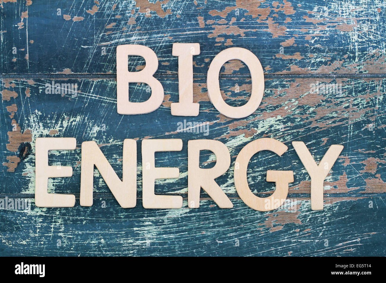 Bio energy written with wooden letters on rustic wood Stock Photo - Alamy