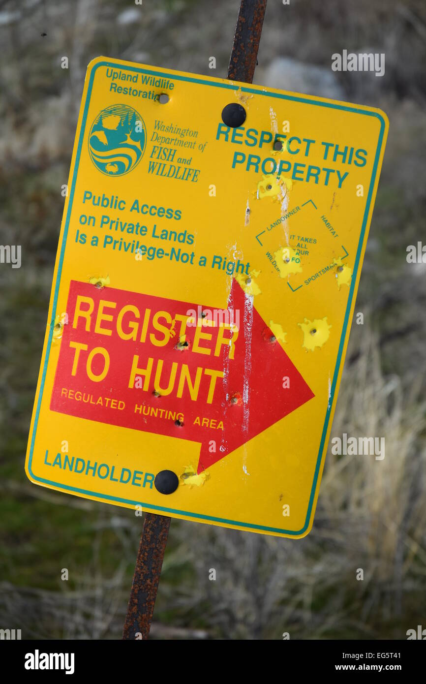 Hunting sign on private property hi-res stock photography and images ...