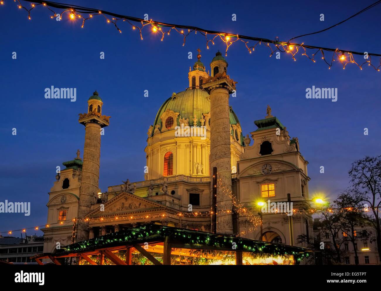 Wien Weihnachtsmarkt Karlsplatz - Vienna christmas market Charles ...