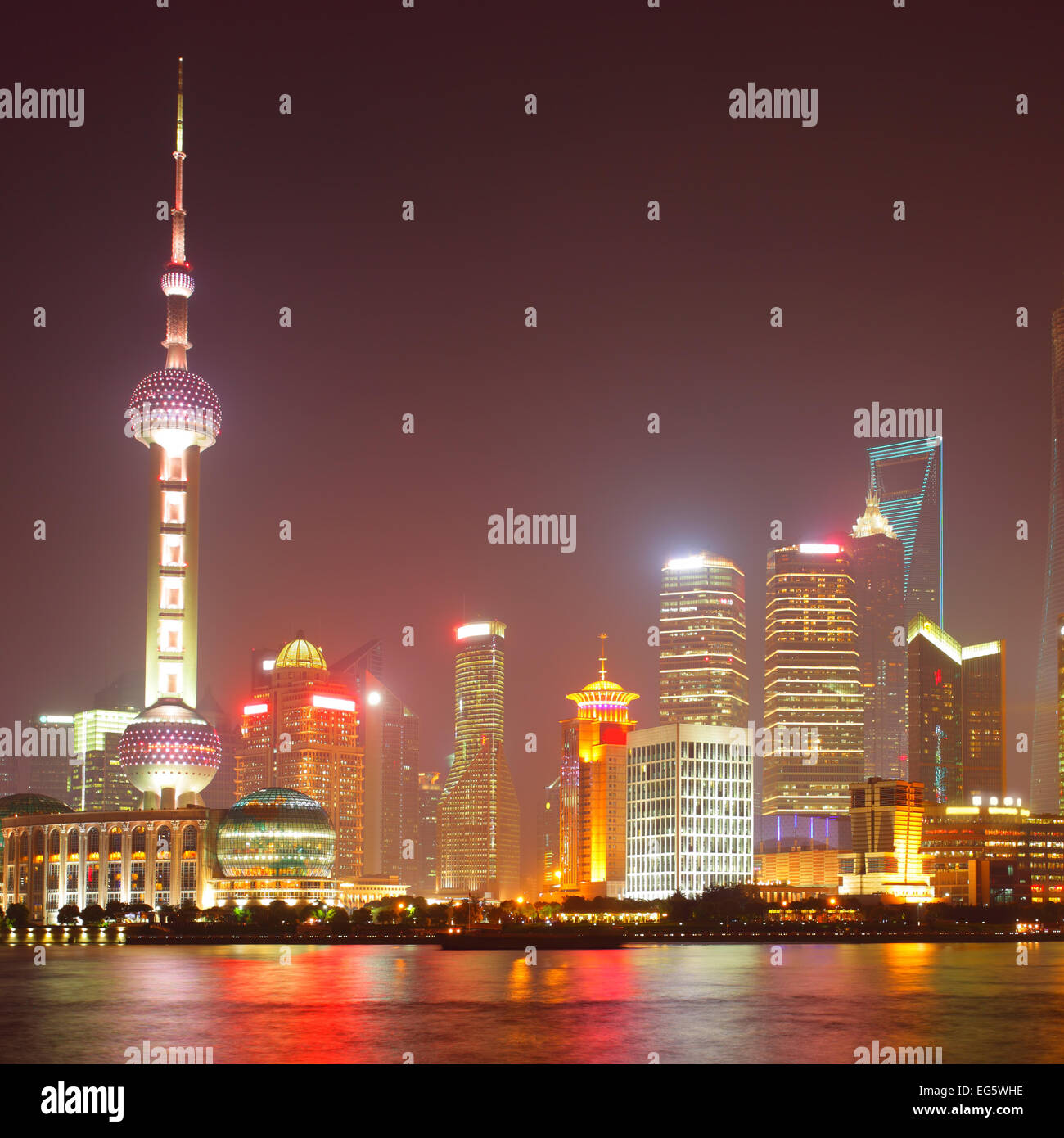 Shanghai skyline night waterfront hi-res stock photography and images ...