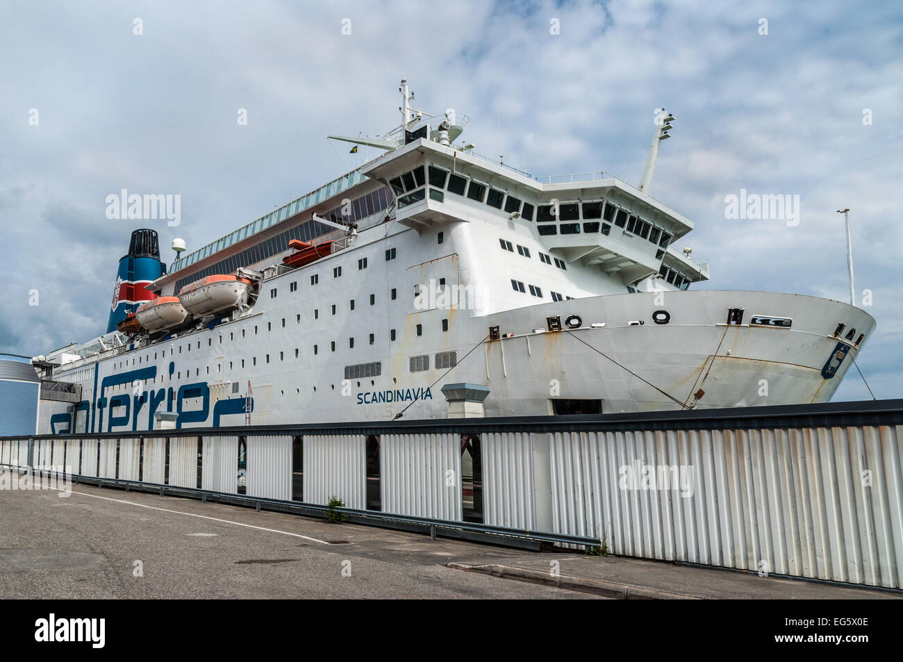 Ferry terminal from hi-res stock photography and images - Alamy