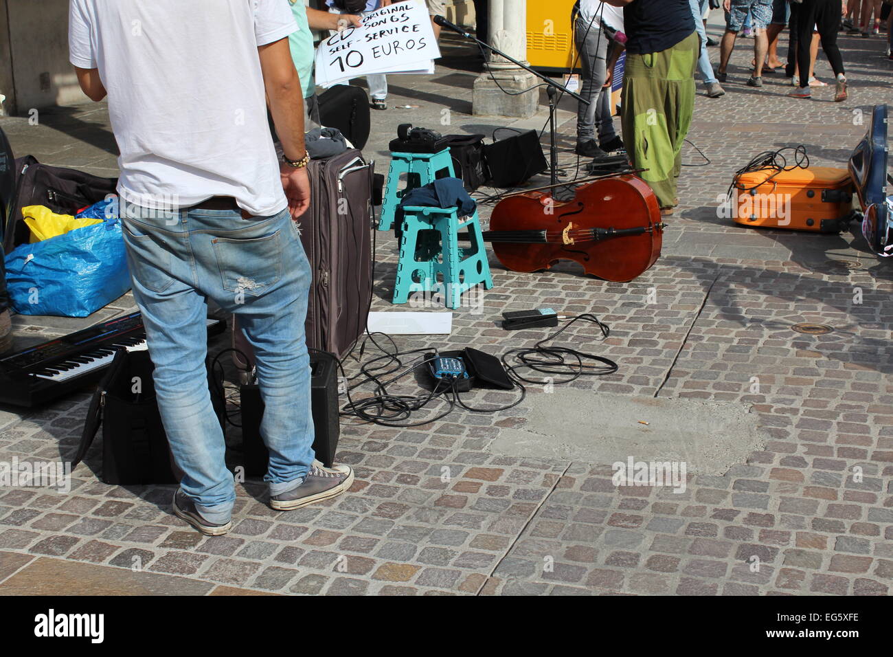Artists perform in the street Stock Photo - Alamy