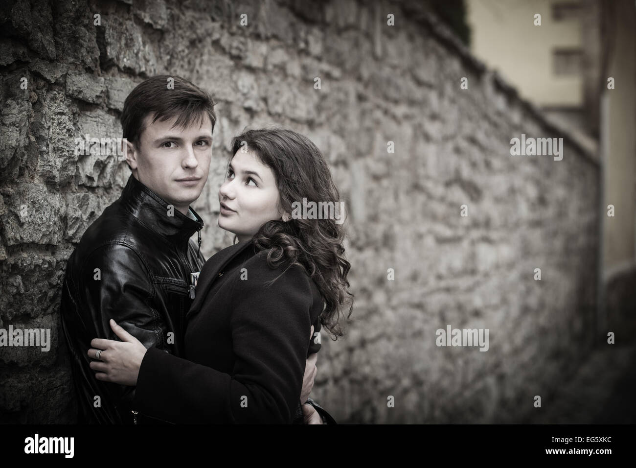 Romantic hug sunny portrait couple man woman Stock Photo - Alamy