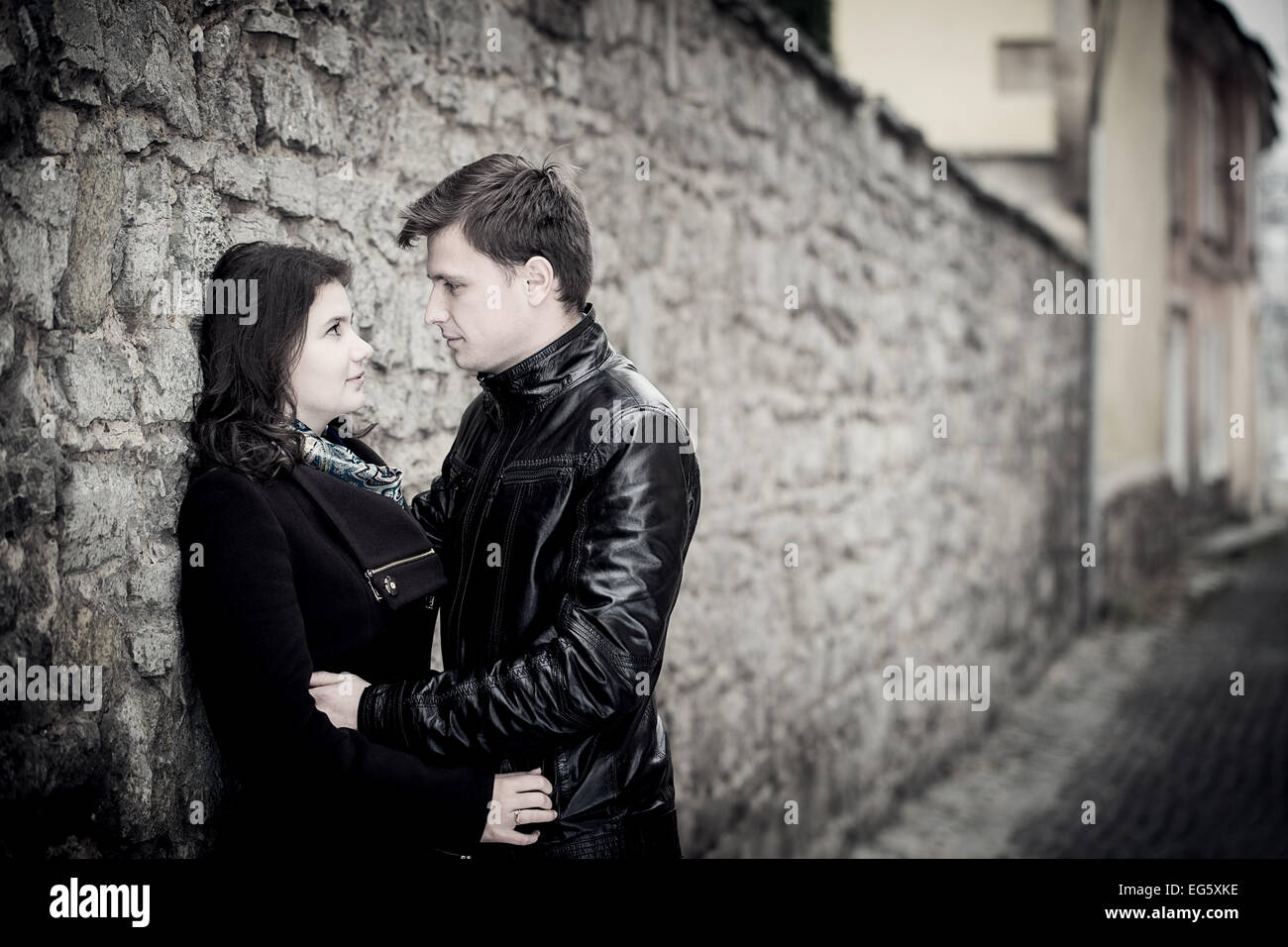 Romantic hug sunny portrait couple man woman Stock Photo - Alamy