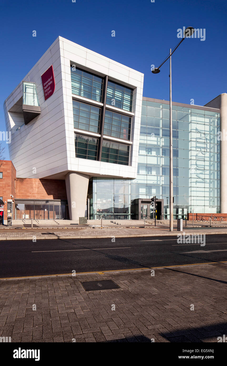 Cardiff university and students hi-res stock photography and images - Alamy