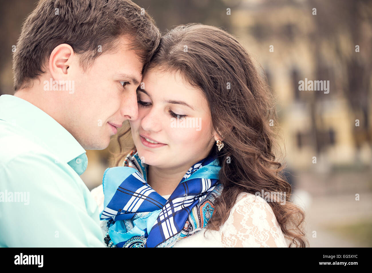 Romantic hug sunny portrait couple man woman Stock Photo - Alamy