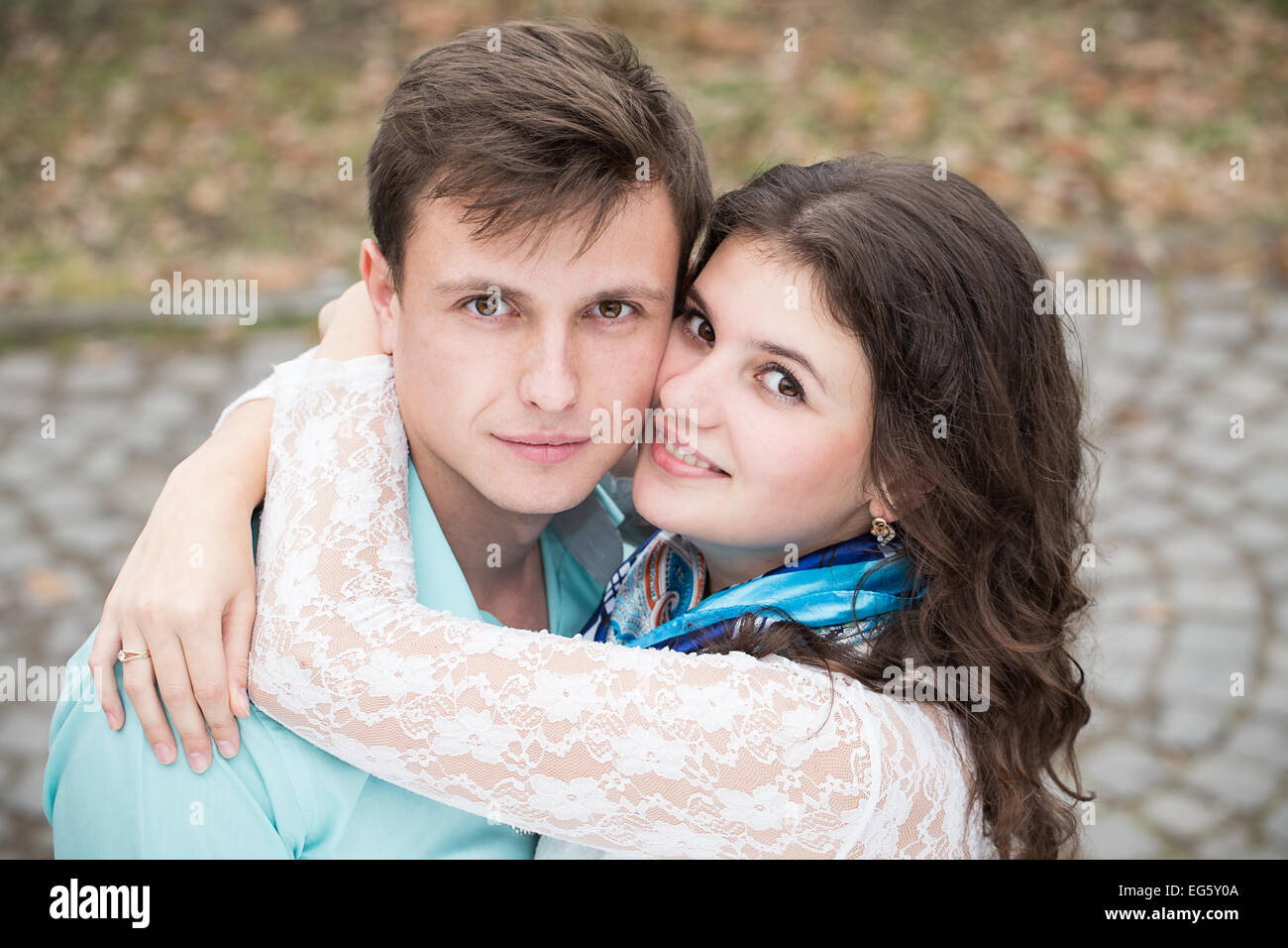 Romantic hug sunny portrait couple man woman Stock Photo - Alamy