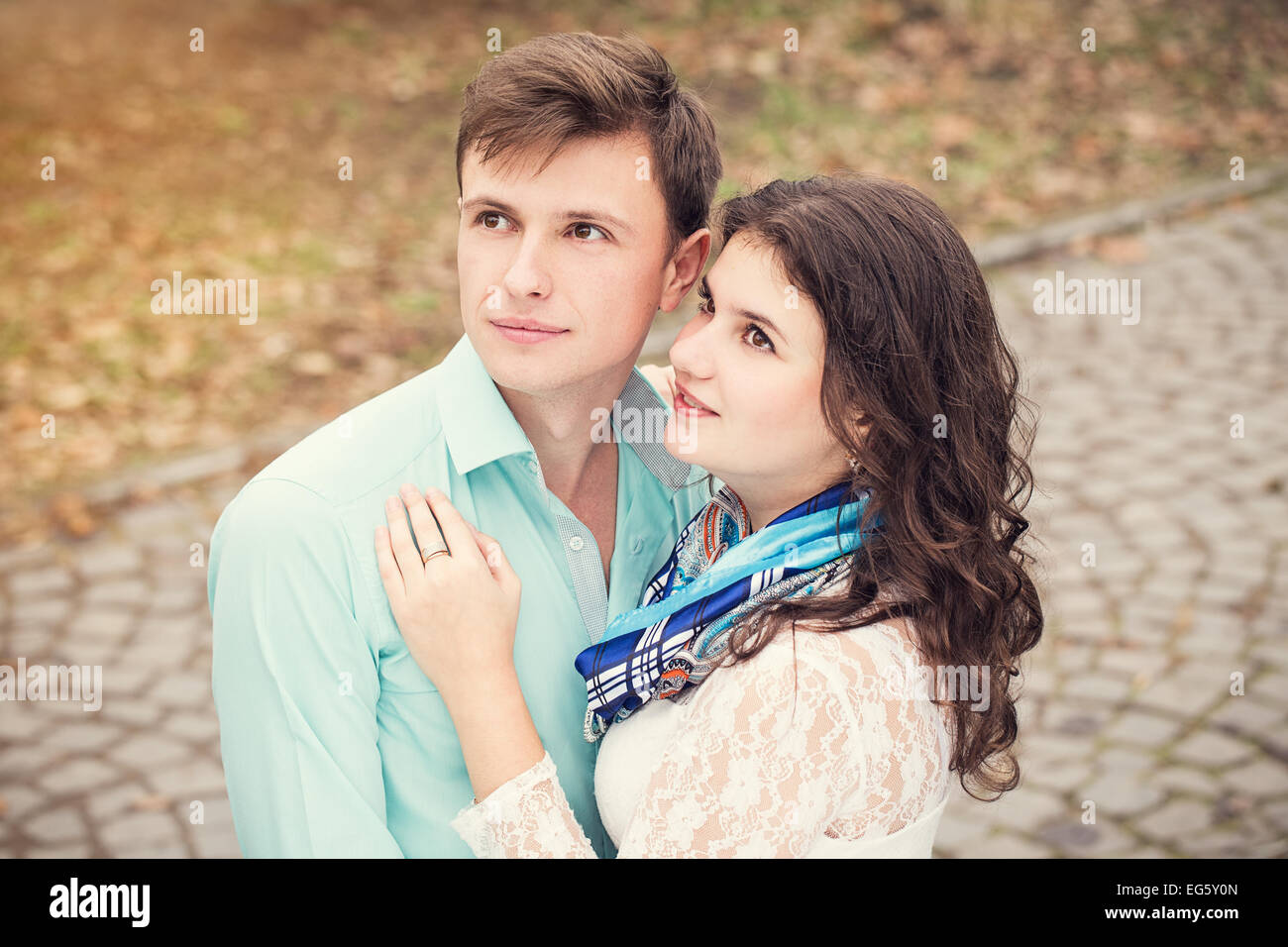 Romantic hug sunny portrait couple man woman Stock Photo - Alamy