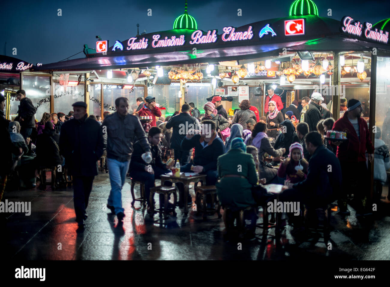 Grilled fish sandwiches istanbul hi-res stock photography and images ...