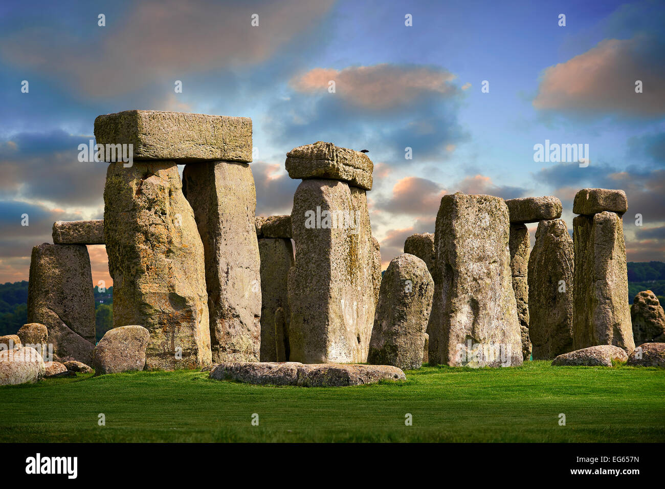 World heritage henge neolithic site of standing stones at stonehenge hi ...