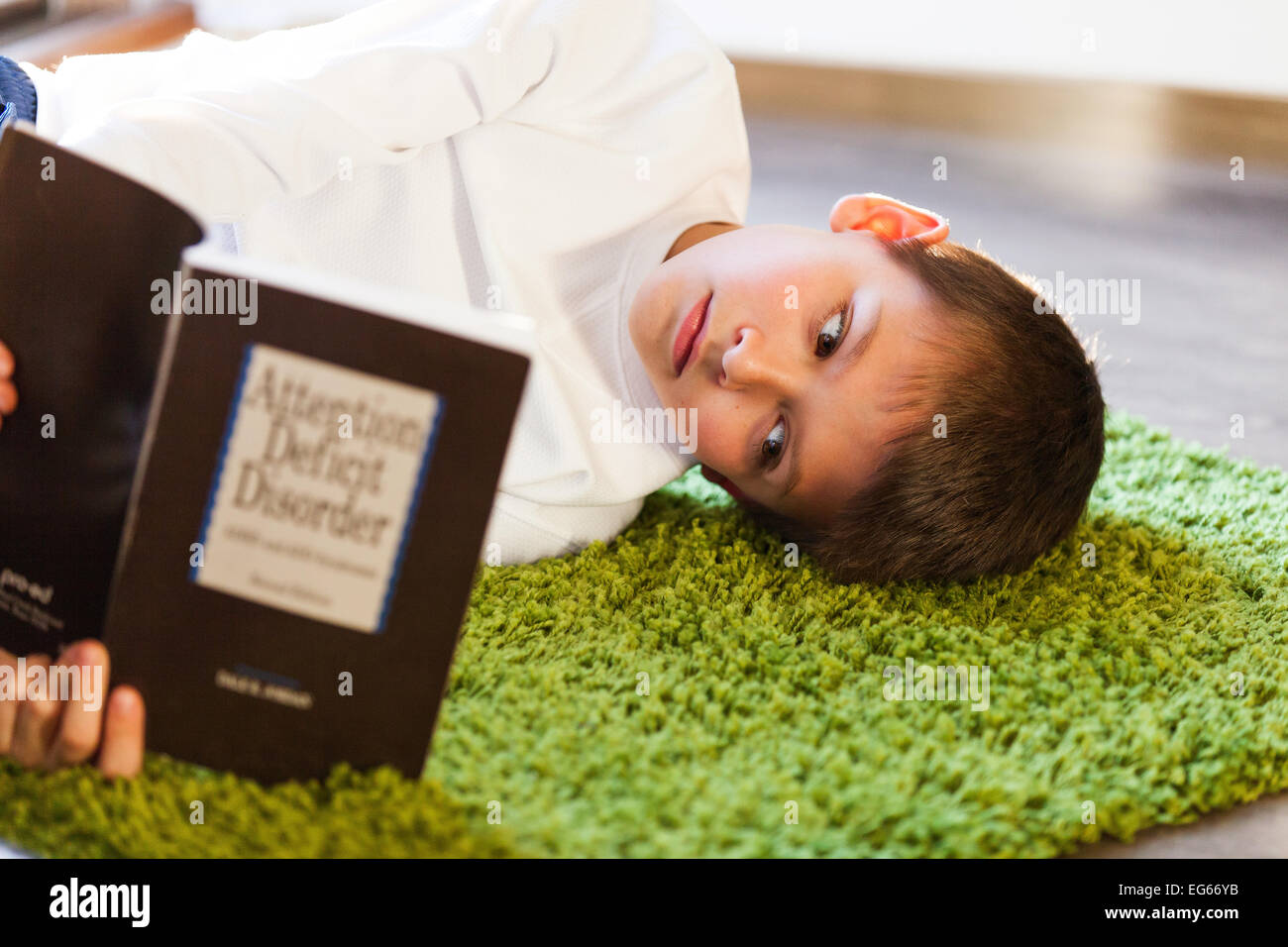 10 year old boy reading hi-res stock photography and images - Alamy