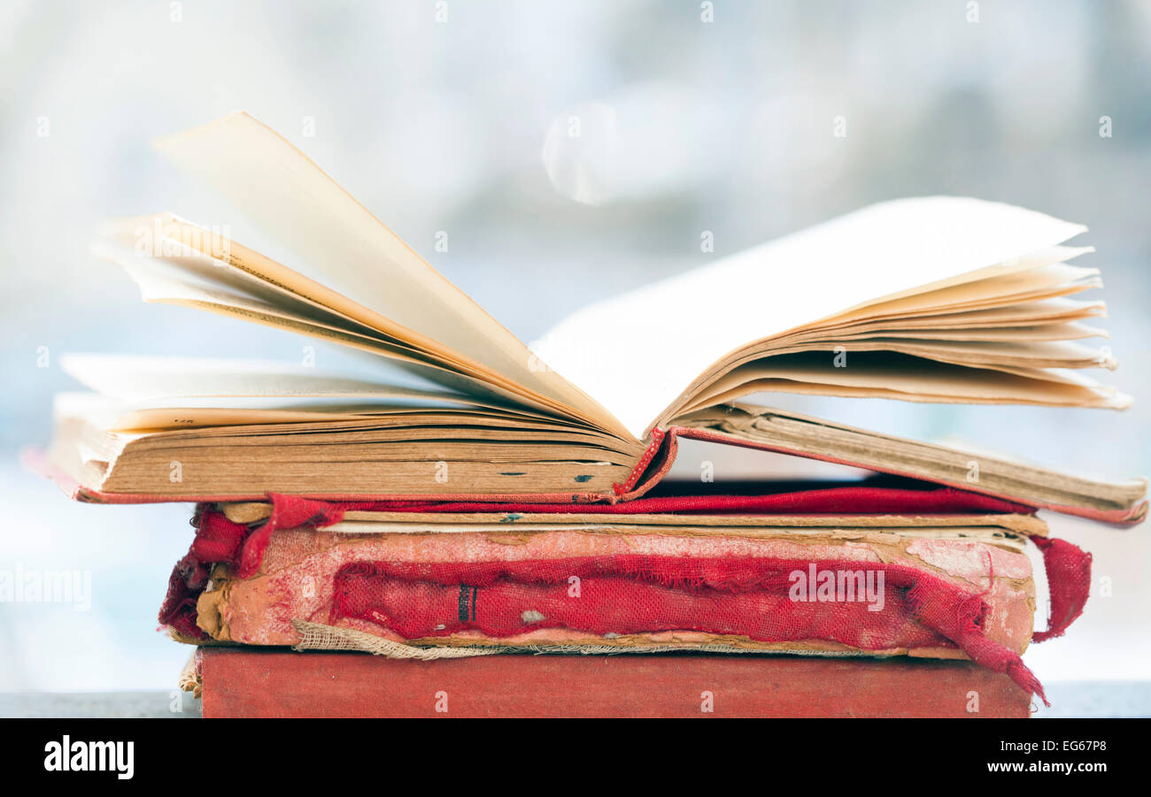 Old books open hi-res stock photography and images - Alamy