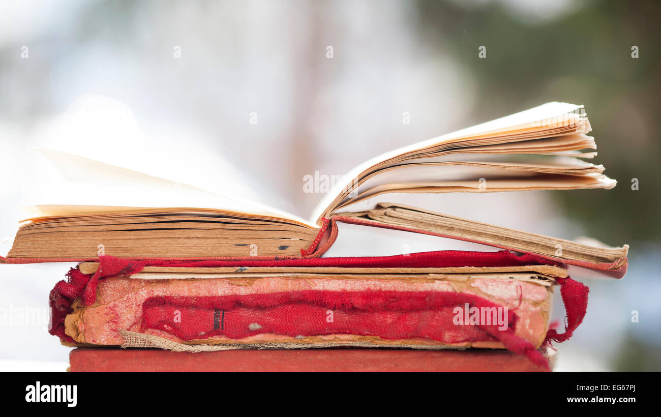 Old books open hi-res stock photography and images - Alamy
