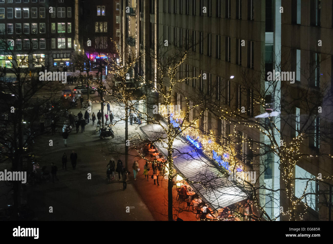 People walking around Dam Square, Amsterdam, at night Stock Photo - Alamy