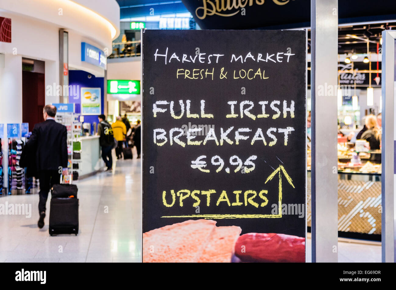 Sign in Dublin Airport advertising full Irish breakfast Stock Photo - Alamy