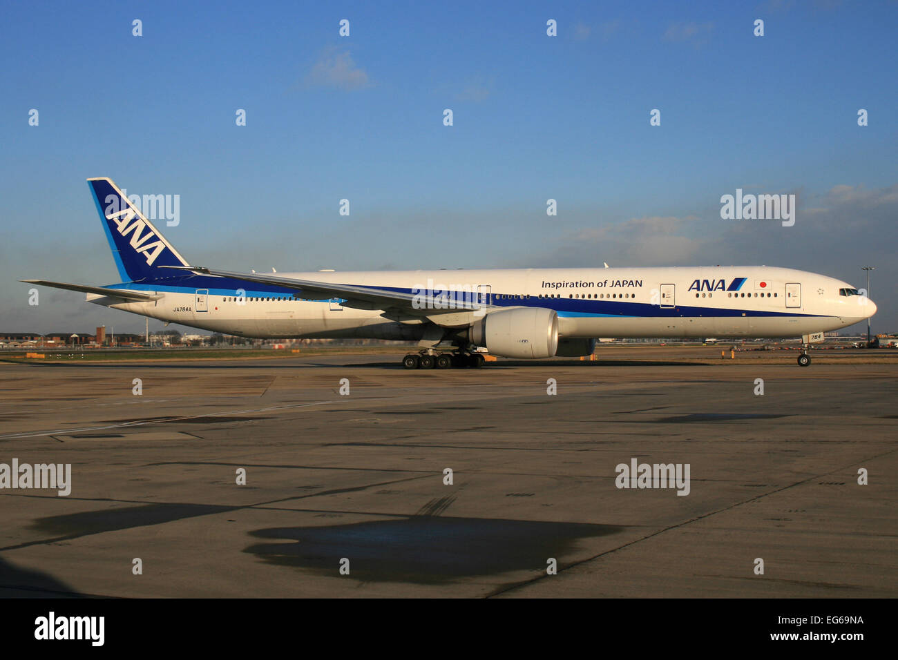 Boeing 777 ana airlines hi-res stock photography and images - Alamy