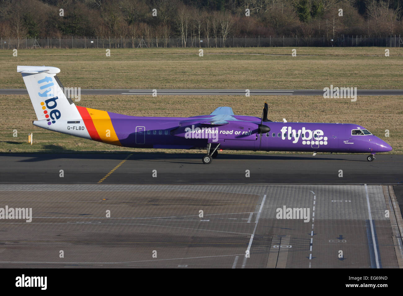 flybe DHC DASH 400 Stock Photo - Alamy