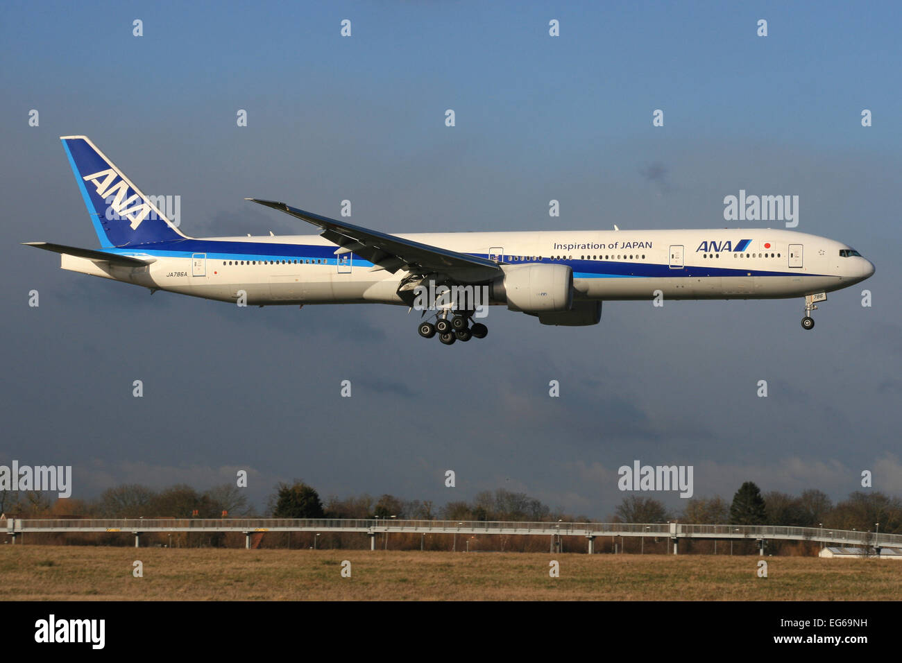 Boeing 777 ana airlines hi-res stock photography and images - Alamy