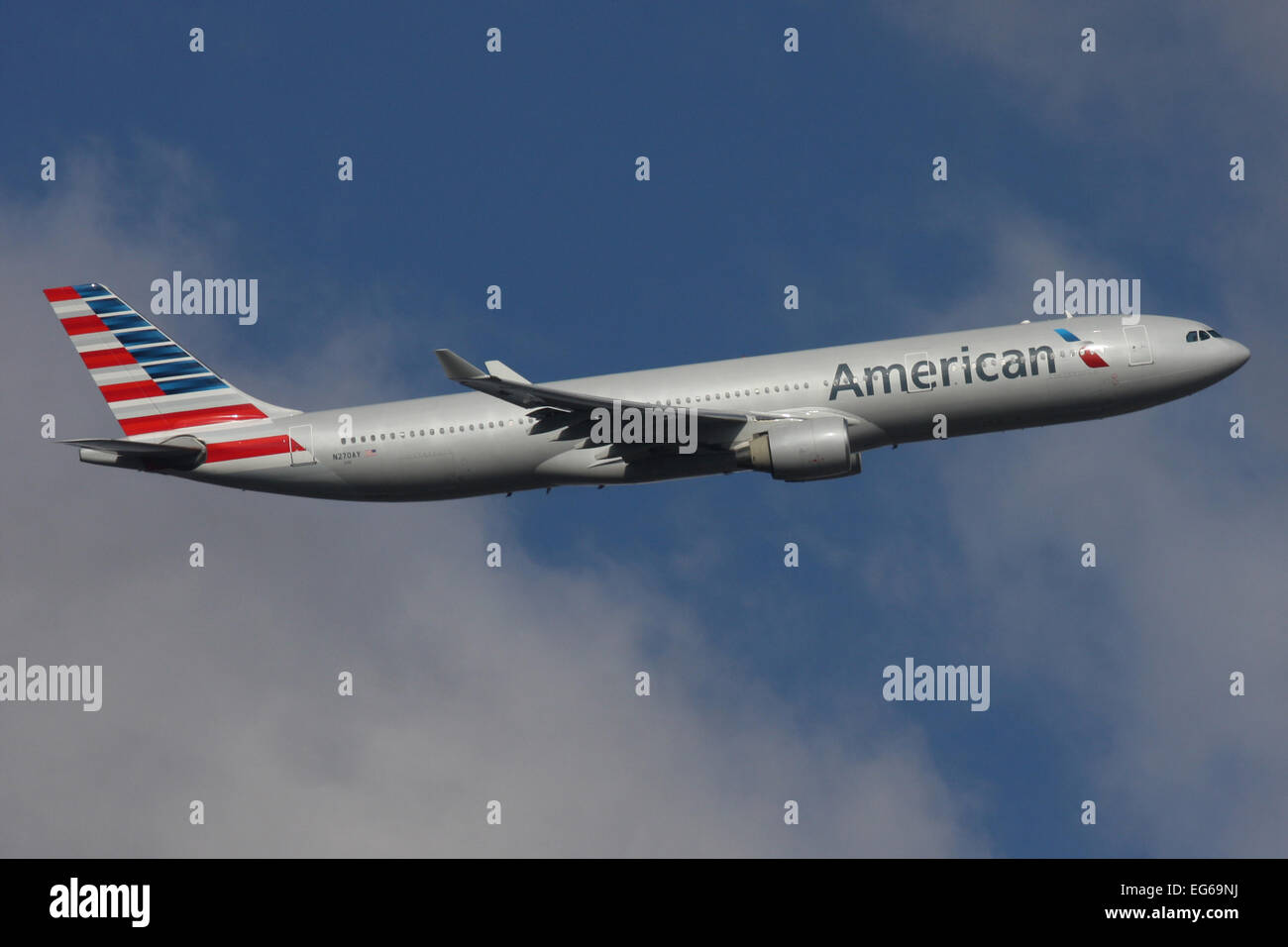 American airlines airbus a330 hi-res stock photography and images - Alamy