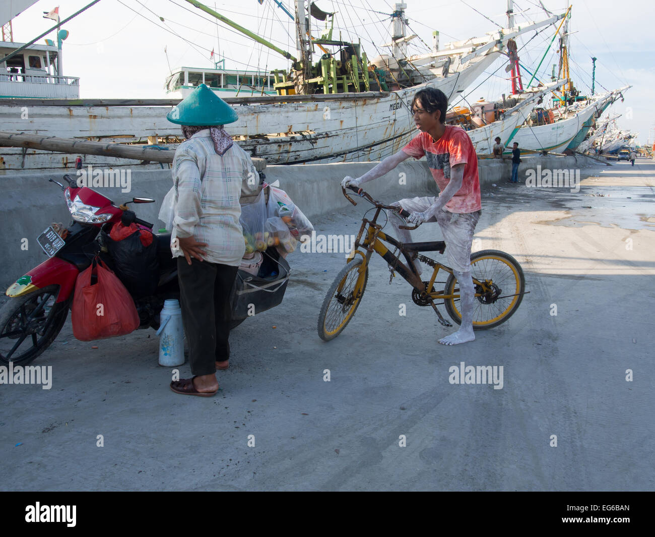 Hardworking workers hi-res stock photography and images - Alamy Hardworking workers hi-res stock photography and images - Alamy