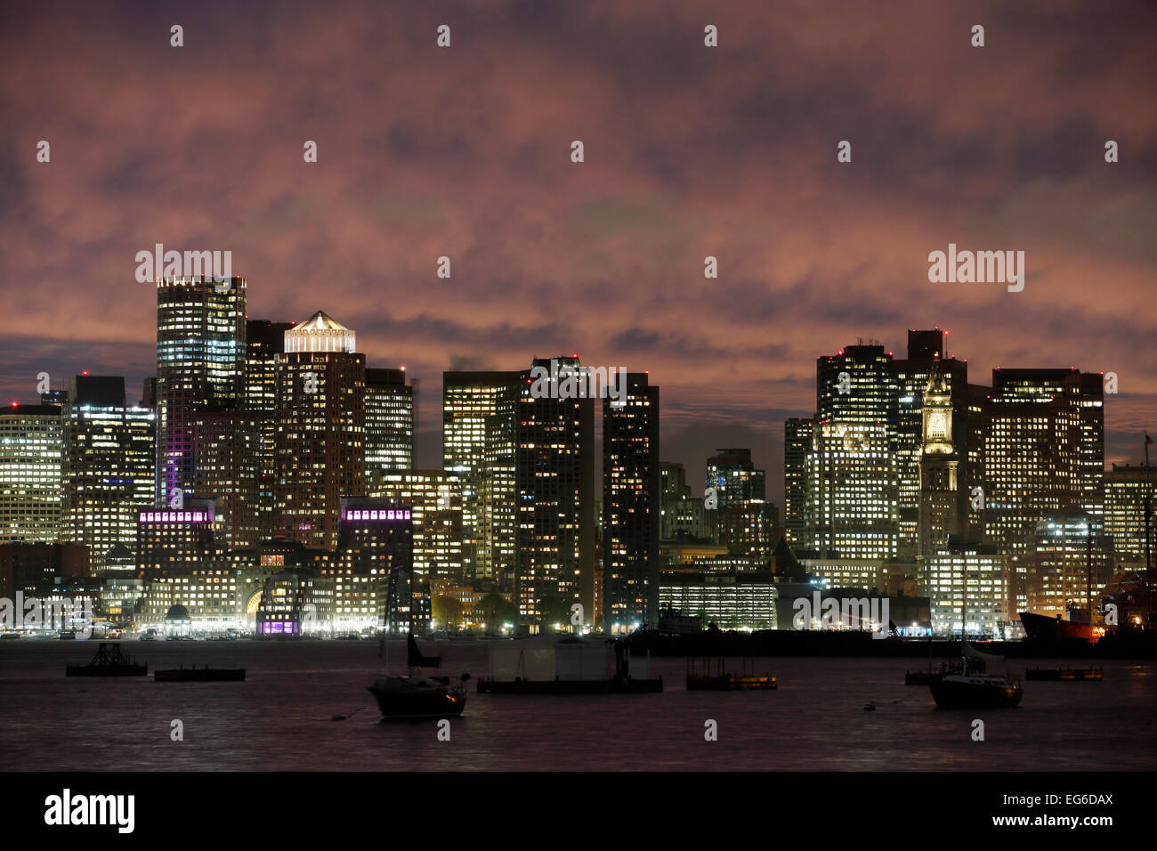 Skyline night hi-res stock photography and images - Alamy