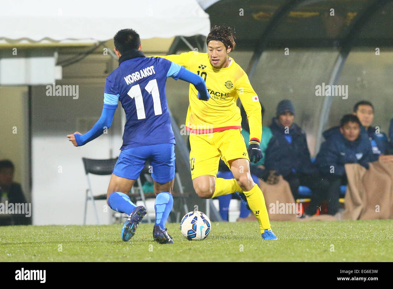 Hitachi Kashiwa Stadium, Chiba, Japan. 17th Feb, 2015. (L-R) Korrakot (Chonburi FC), Yuki Otsu ...