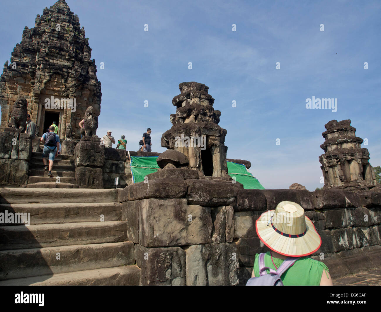 Tourists visit temples in Angkor Wat archaelogical park, Cambodia Stock ...