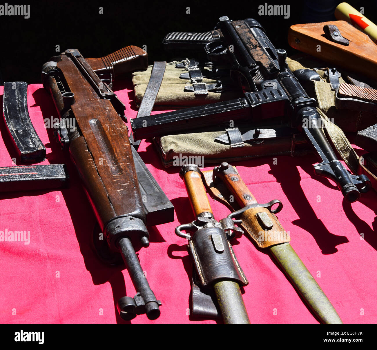 Old machine guns and bayonets Stock Photo - Alamy