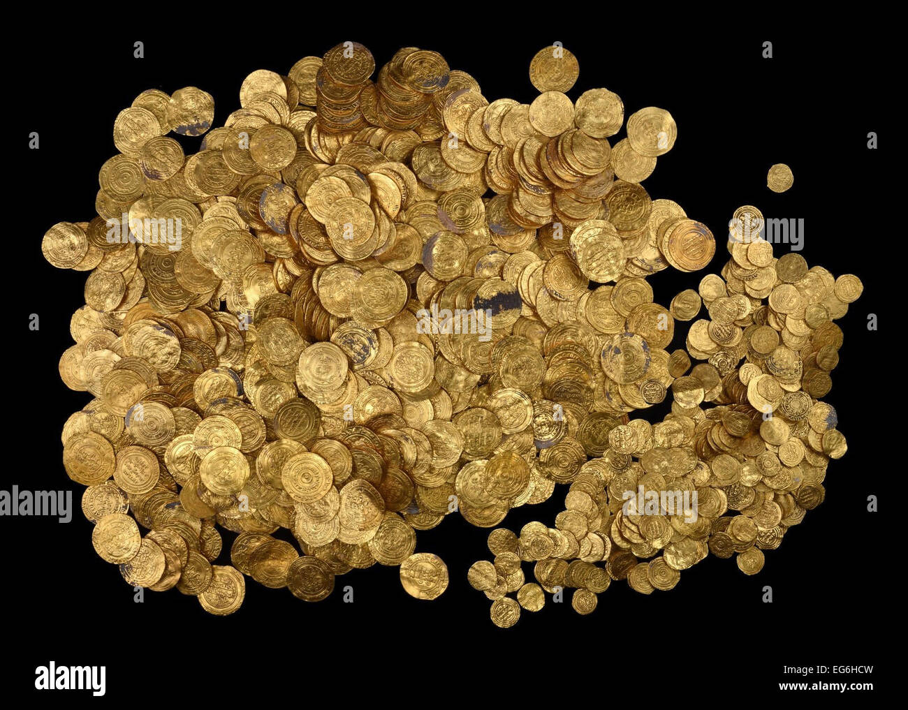 Ancient coins gold hoard hi-res stock photography and images - Alamy