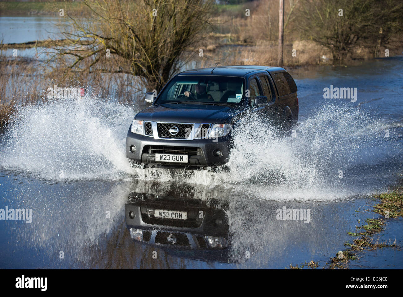 Suv in flooded road hi-res stock photography and images - Alamy