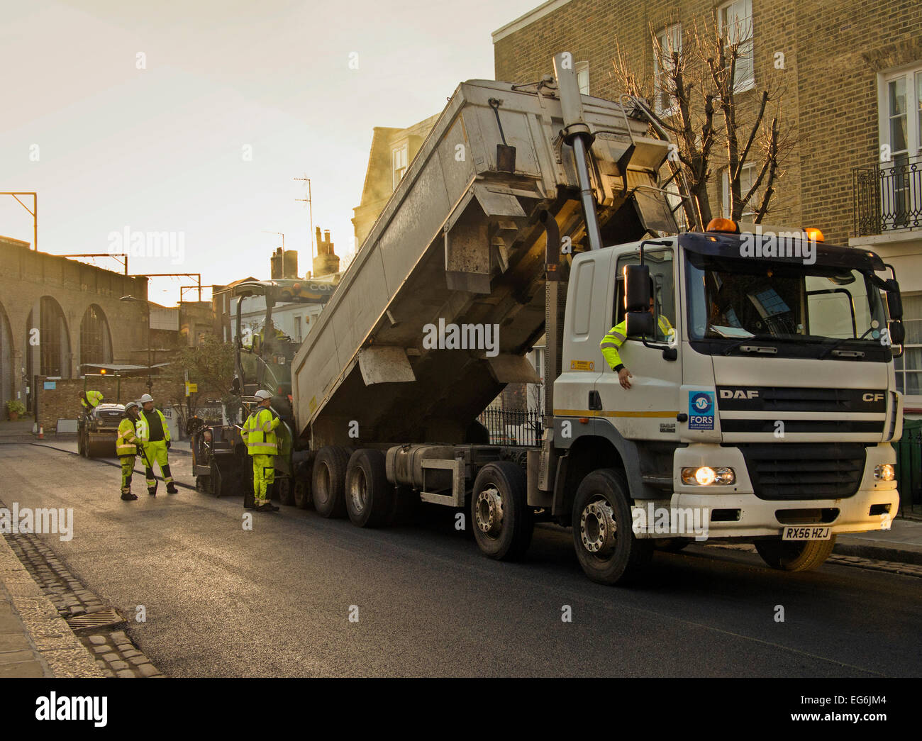Tipper lorry hi-res stock photography and images - Alamy