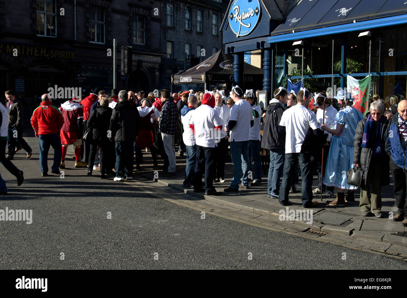 Rugby pub fans hi-res stock photography and images - Alamy
