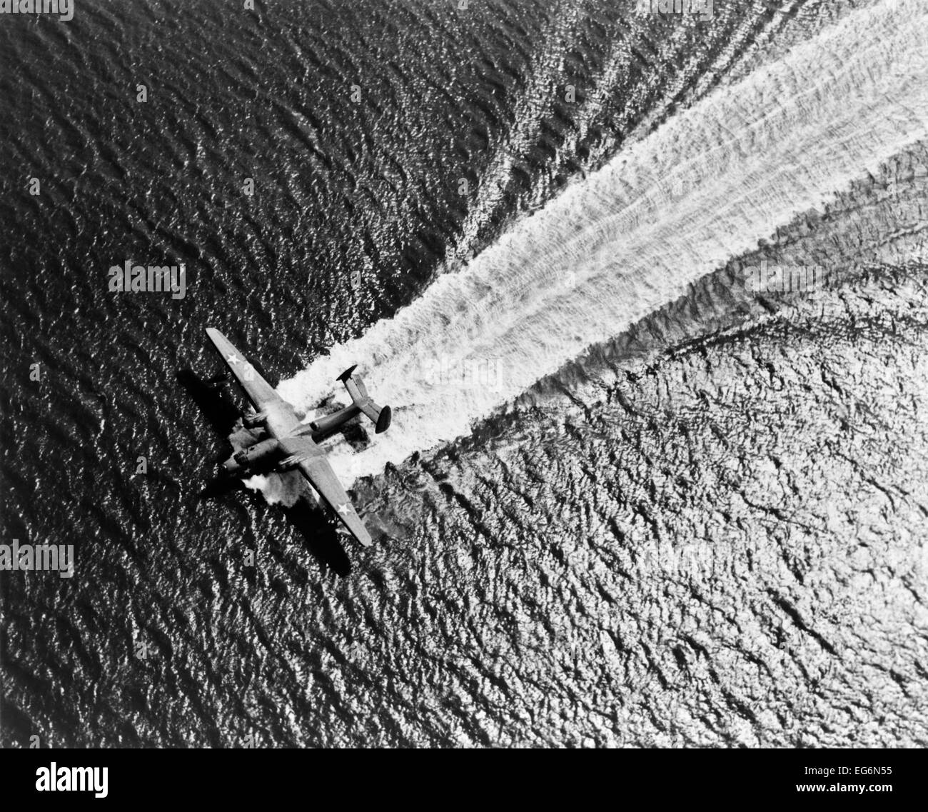 Ww2 gun boat navy sea hi-res stock photography and images - Alamy