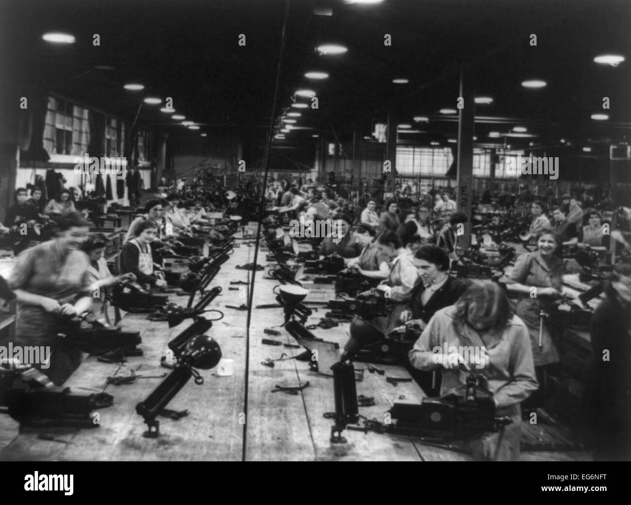 Woman ww2 arms hi-res stock photography and images - Alamy