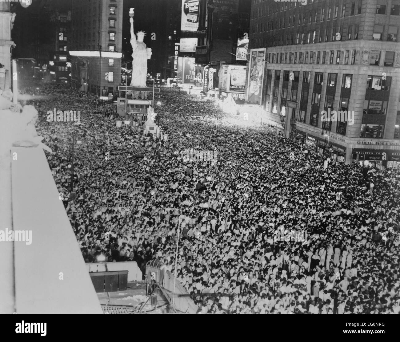 Huge crowd packed into Times Square, in a premature celebration of ...