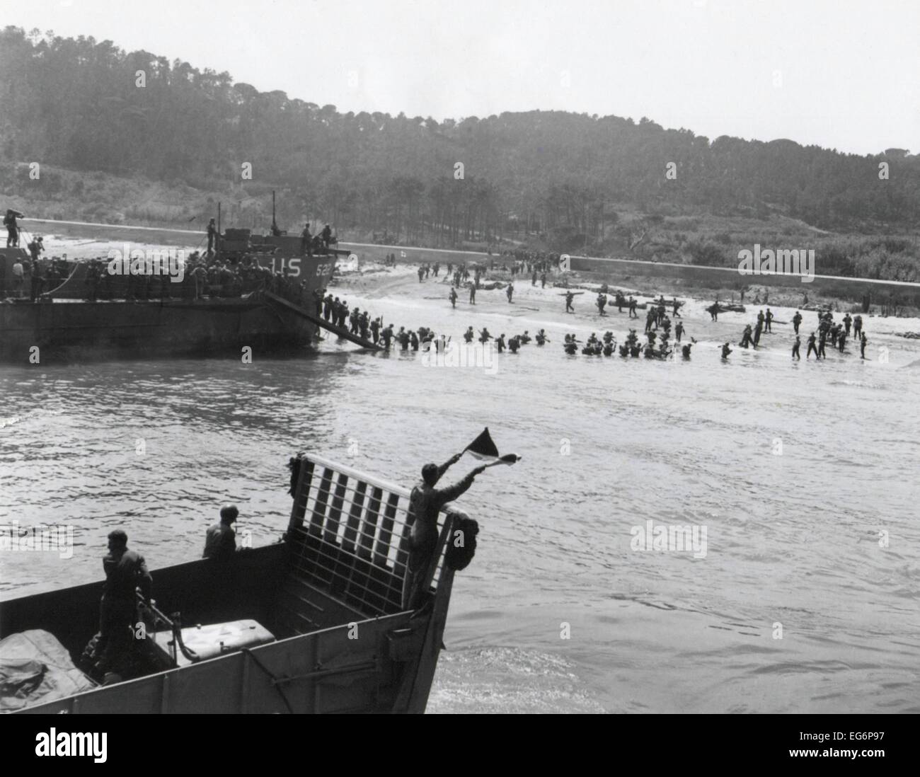 1944 landing action hi-res stock photography and images - Alamy