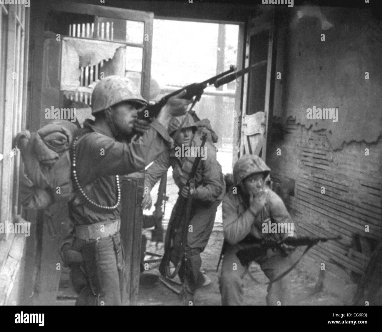 U.S. troops fighting in the streets of Seoul, Korea. 2nd Battle of ...