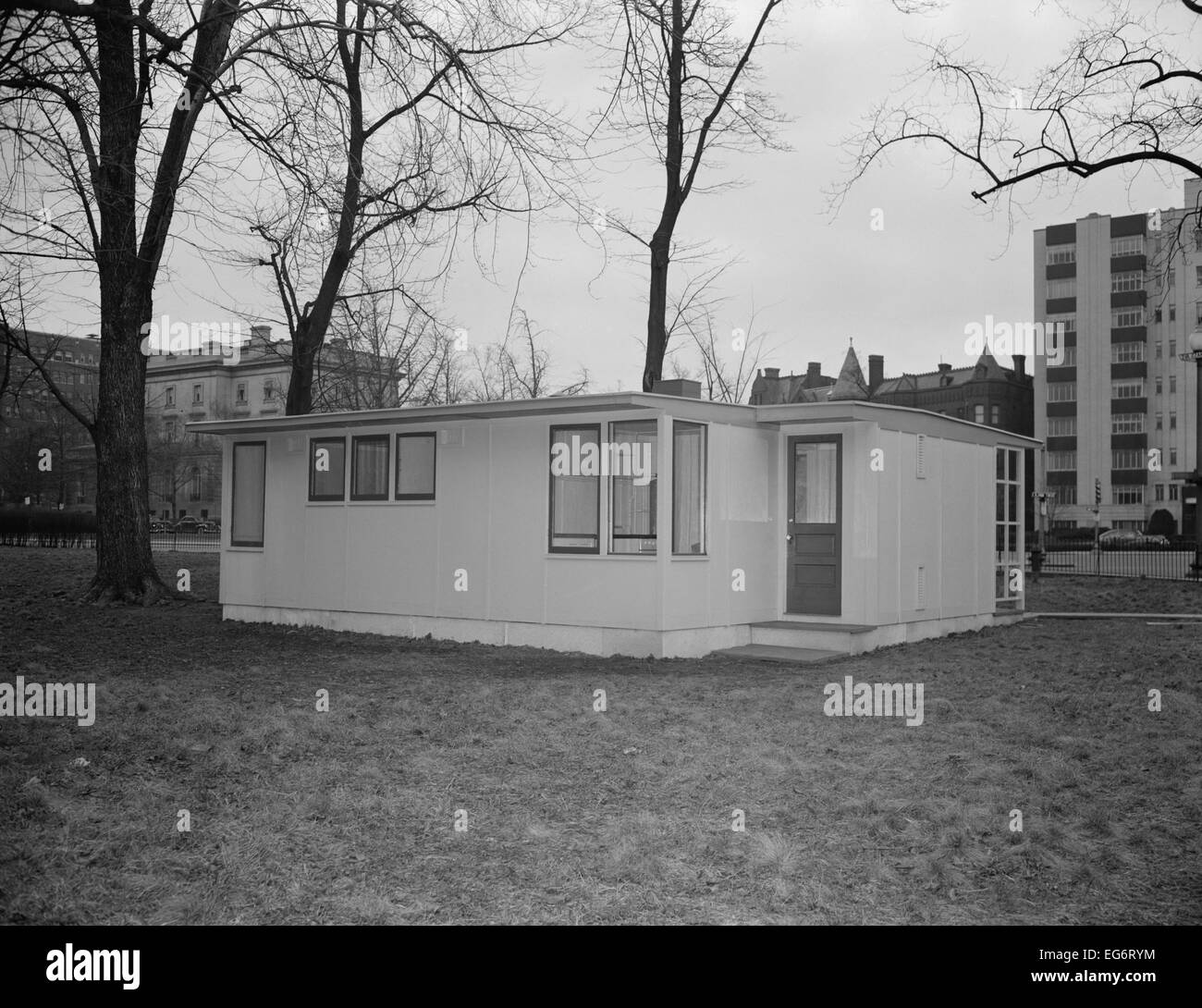 Prefabricated house 1940s hi-res stock photography and images - Alamy