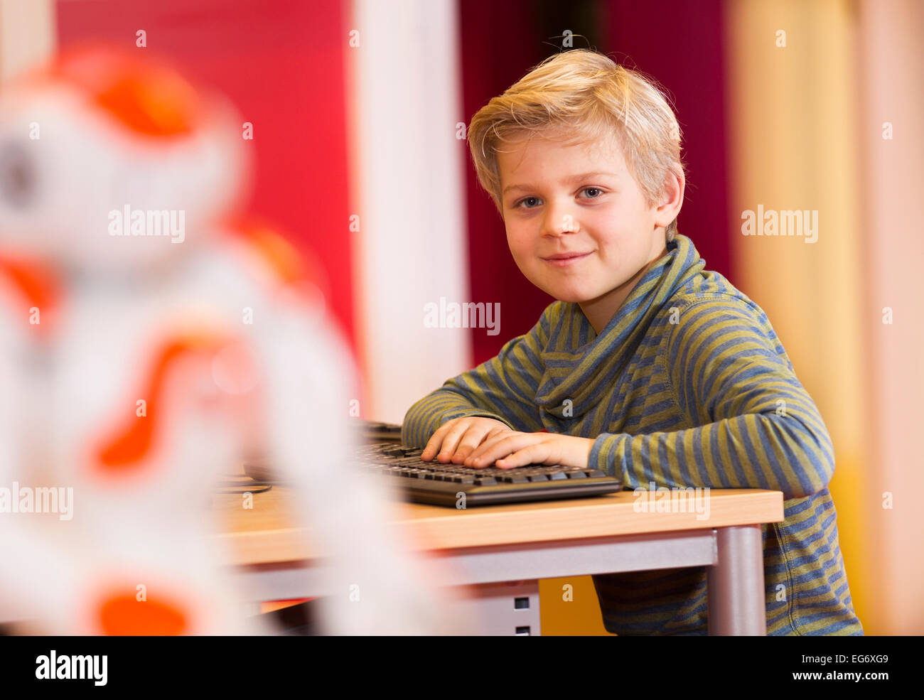 Robot school child hi-res stock photography and images - Alamy