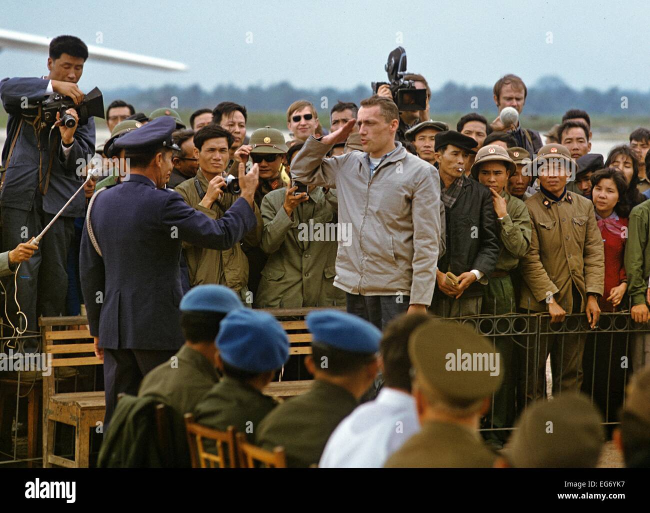 Pows prisoners hi-res stock photography and images - Alamy