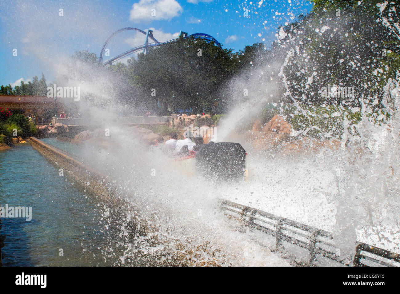 Water splash log flume ride hi-res stock photography and images - Alamy